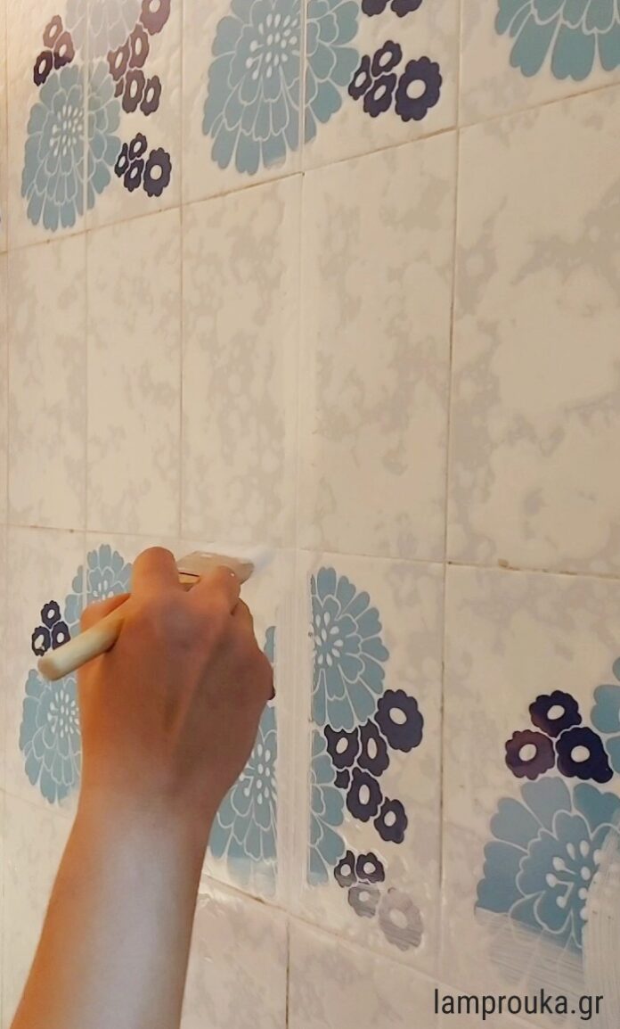 Βάψιμο σε πλακάκια μπάνιου ή κουζίνας