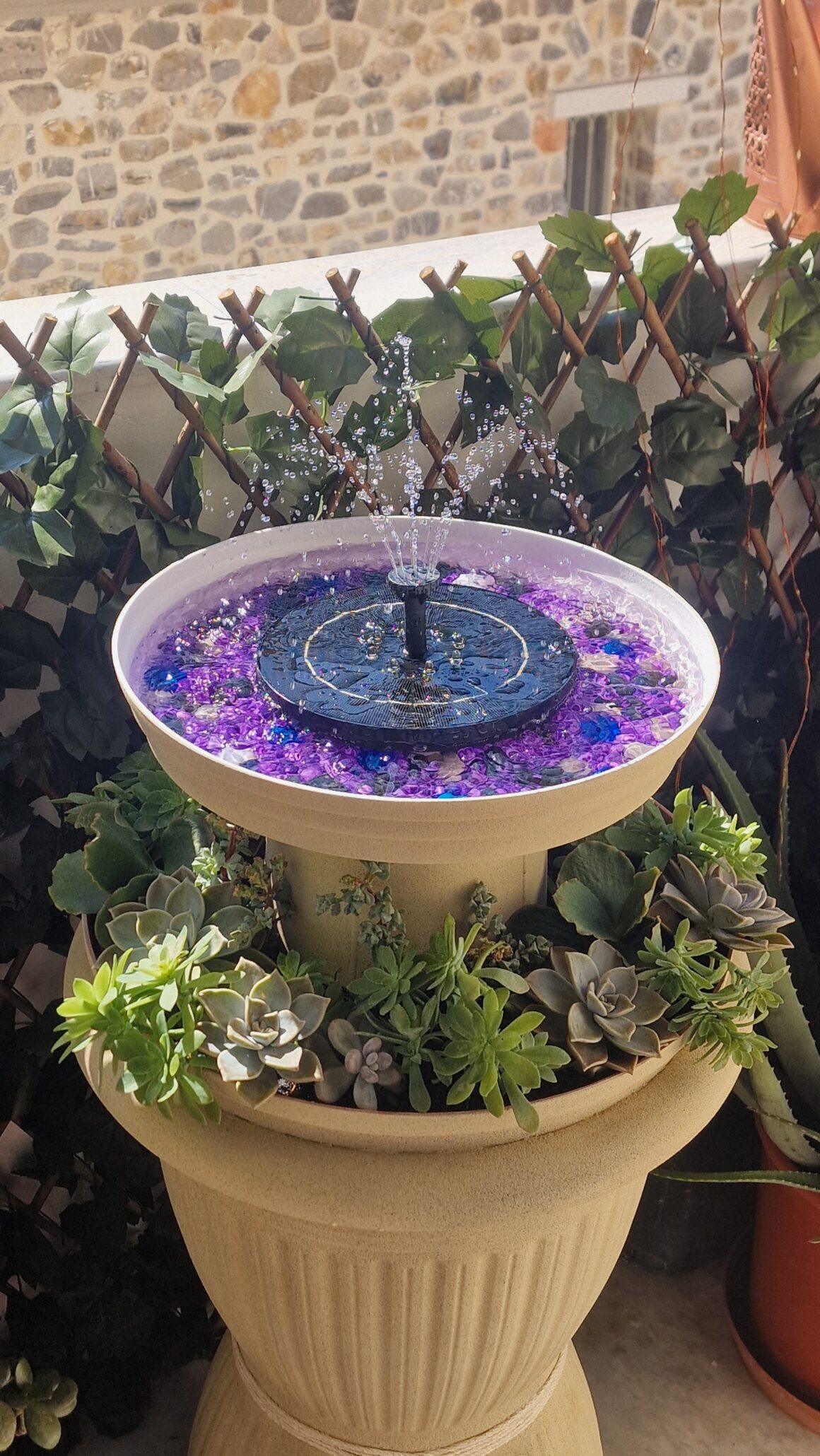 2 diy γλάστρες με εφέ πέτρας από πλαστικά δοχεία